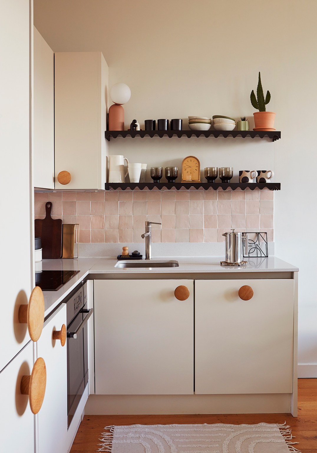 If Warmth Is What You Crave, Consider Off-White Kitchen Cabinets