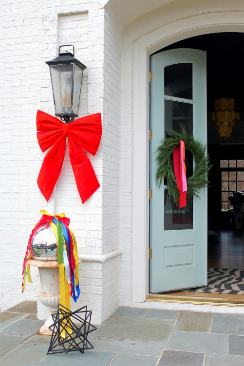 How an Artist Makes Her Already Festive House Feel Holiday-Ready with ...