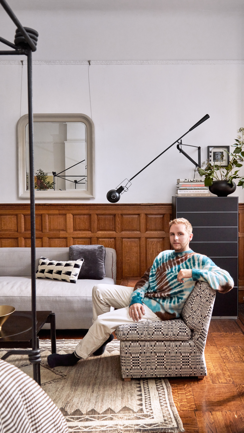 Inside a Design Editor’s Stylish Studio Apartment in Harlem, New York City