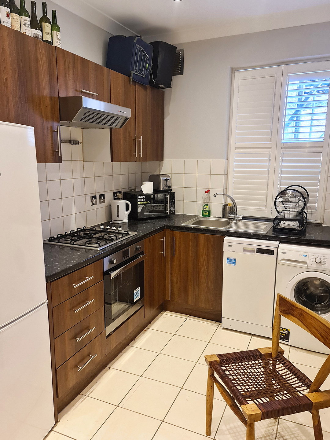 A Pop-Up Table Makes This Tiny Kitchen Eat-In Friendly | domino