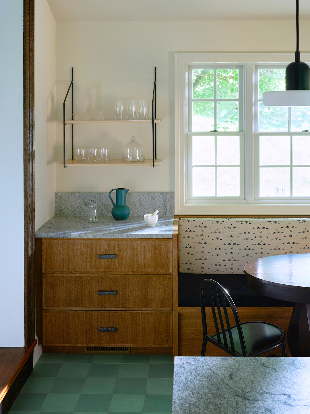 A Designer Tackled the 1800s (and 1980s) in This Kitchen Before and After