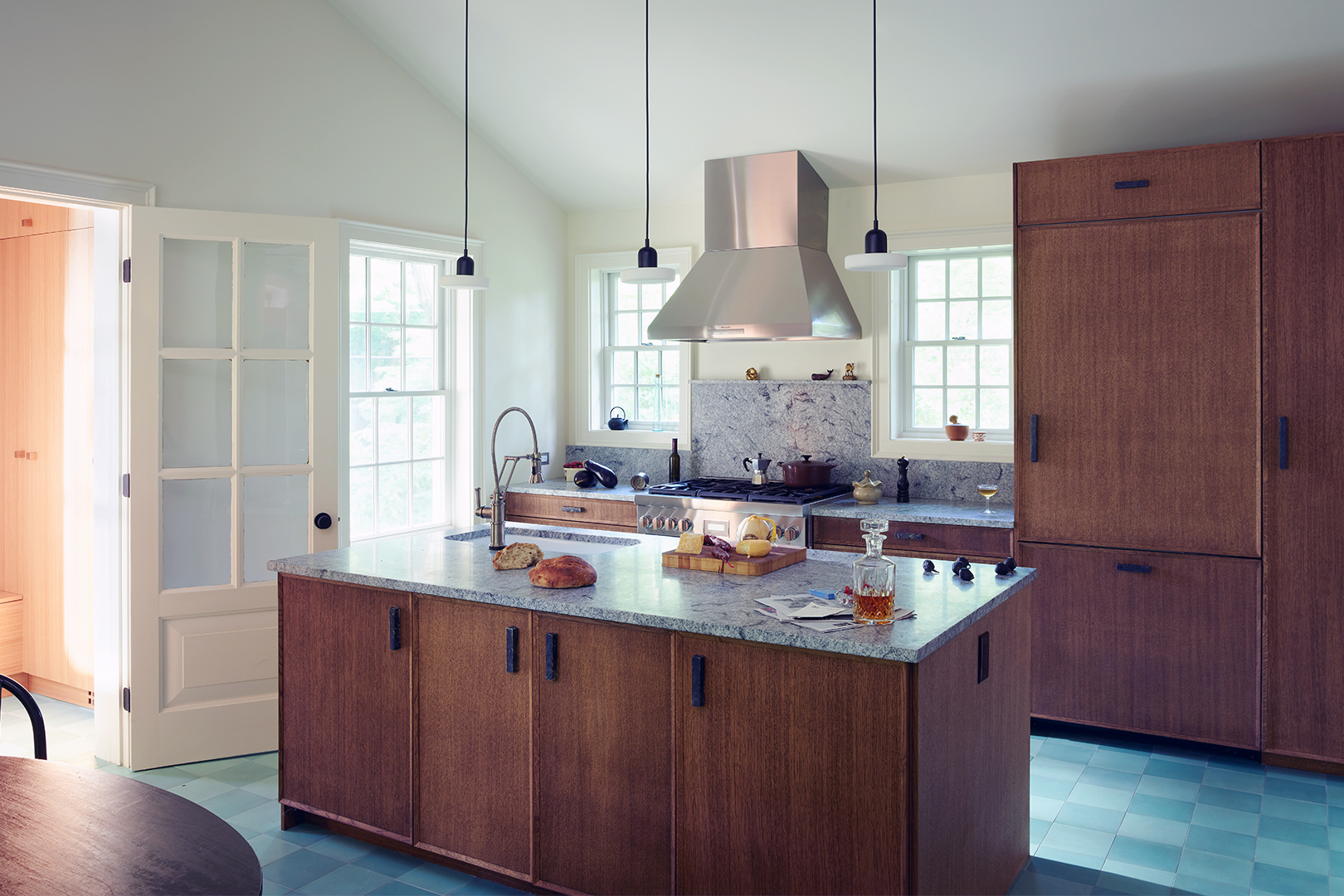 A Designer Tackled the 1800s (and 1980s) in This Kitchen Before and After