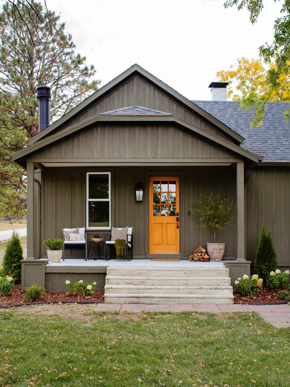 6 Green House Colors That’ll Steer You Away from Classic Black