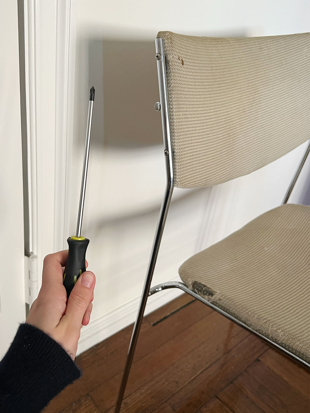 I Found My Desk Chair In A Pile of Trash—Here’s My Reupholstery DIY