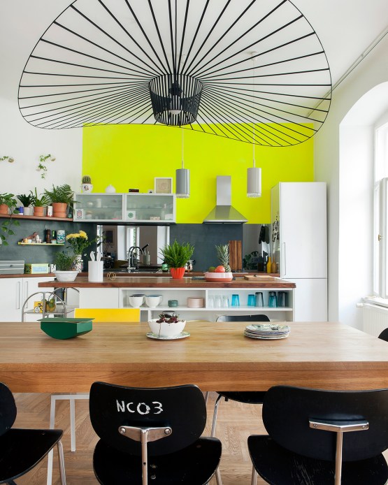 This Designer Wanted a Loft-Like Feel So Bad, She Put Her Bed in the ...