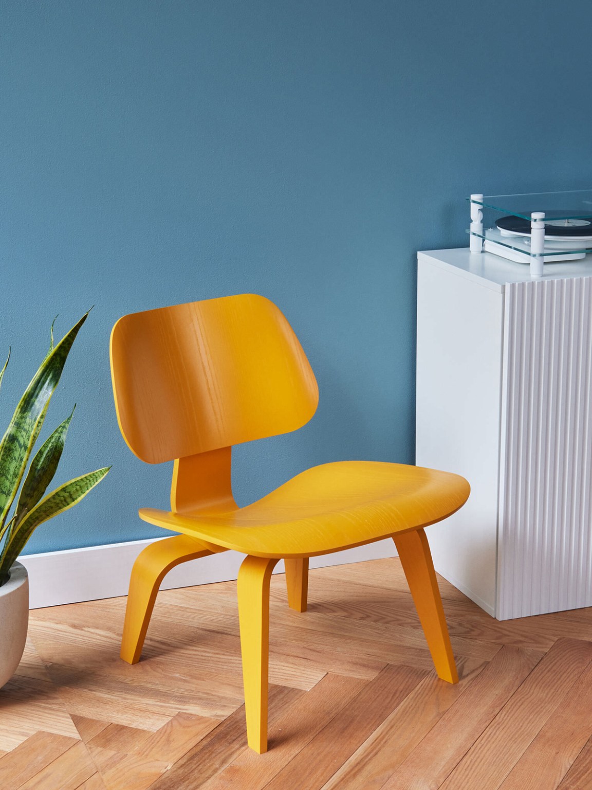 This Iconic Eames Chair Is Being Reissued in a New Color For The First ...