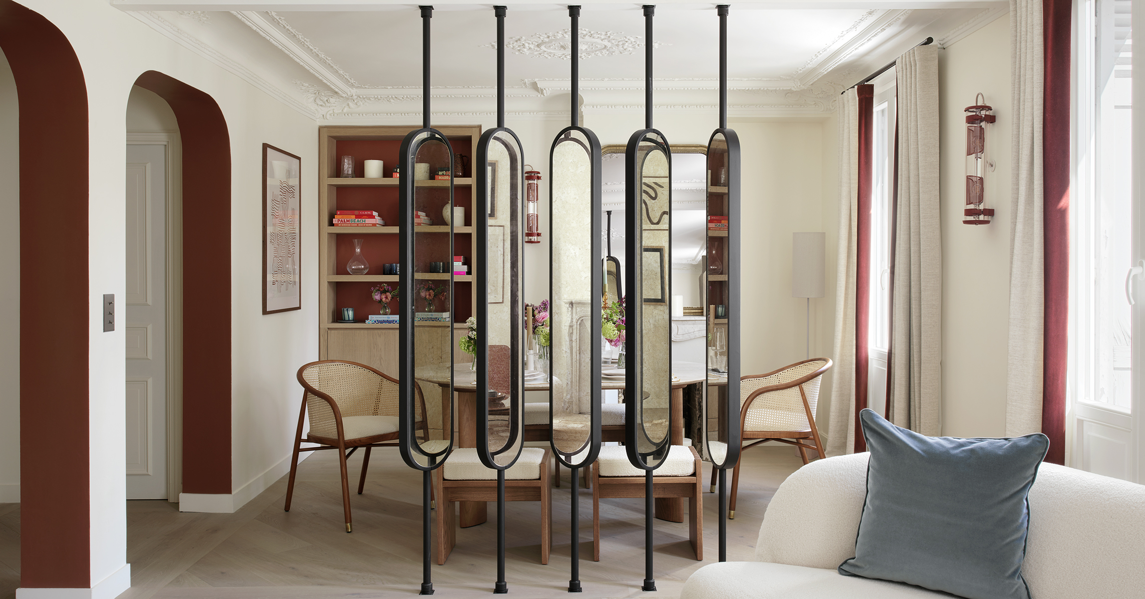 Kelly Wearstler Approves of This Reflective Way To Break Up a Room