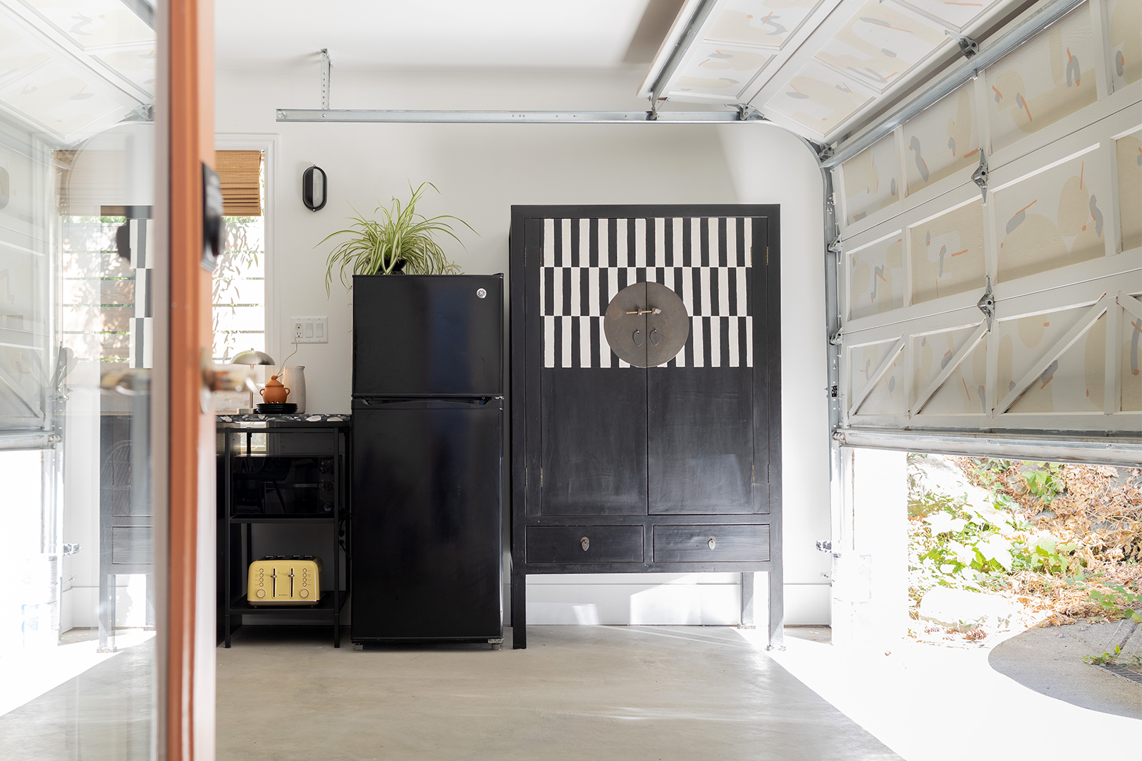 This Converted Garage Has a Full Kitchenette—But Can Still Fit a Car, Too
