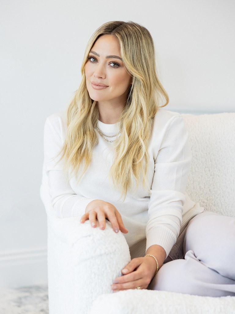 Hilary Duff Squeezed an Office Into Her Bedroom Thanks To This Floating ...