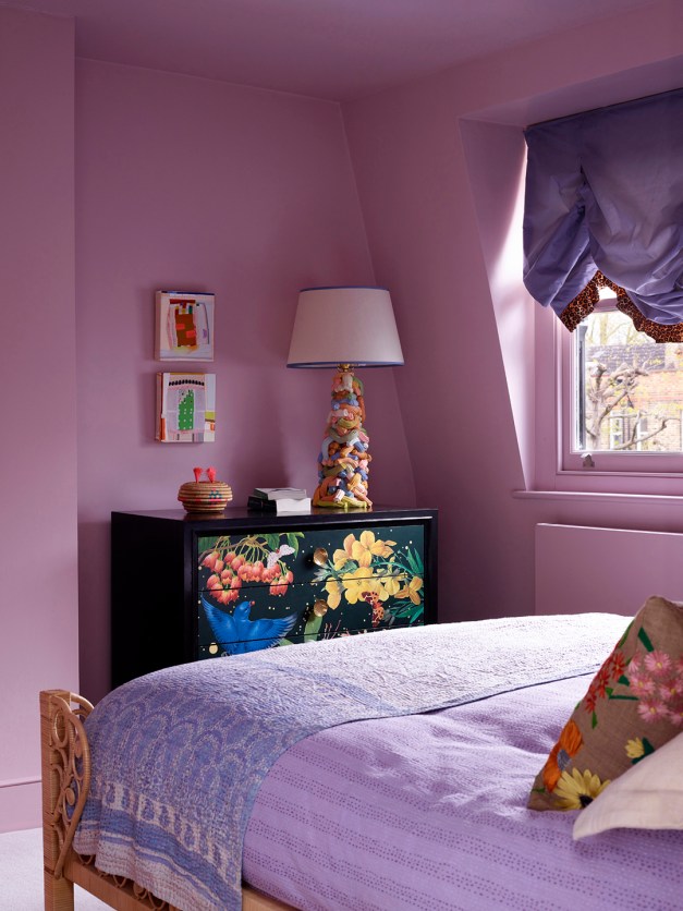 At the Heart of This London Home Is a White Kitchen with a Surprising ...