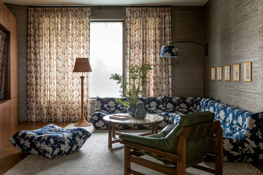 9 Coastal Living Room Ideas That Aren't Overly Nautical