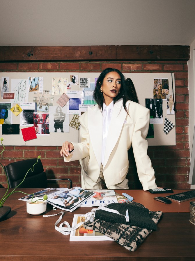 Hilary Duff Squeezed an Office Into Her Bedroom Thanks To This Floating ...