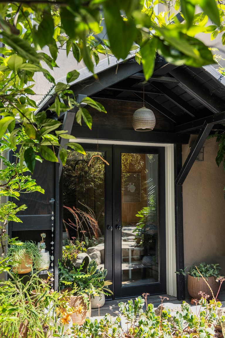 Take a Tour of Ceramist Beth Katz's Serene Los Angeles Home | domino