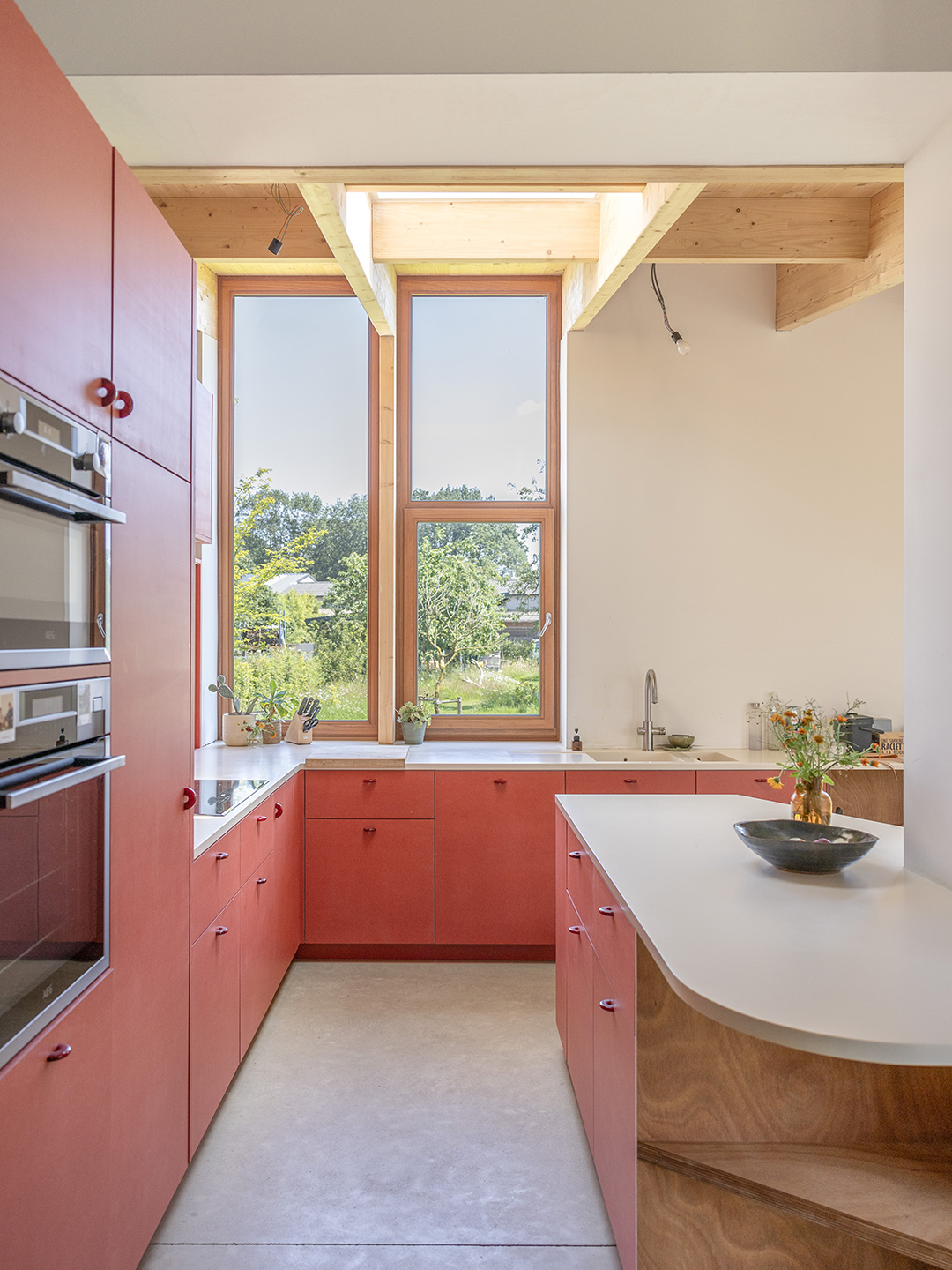 6 Kitchens That Prove Paneling Your Fridge Is Worth the Splurge