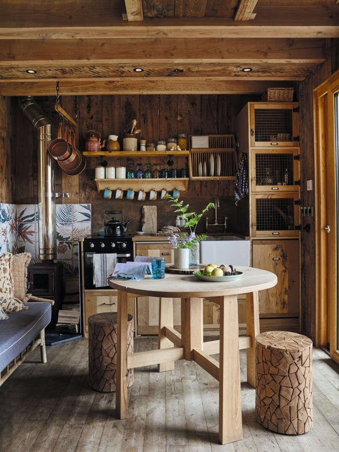 Best Artists Who Use Colored Pencils In Their Artwork