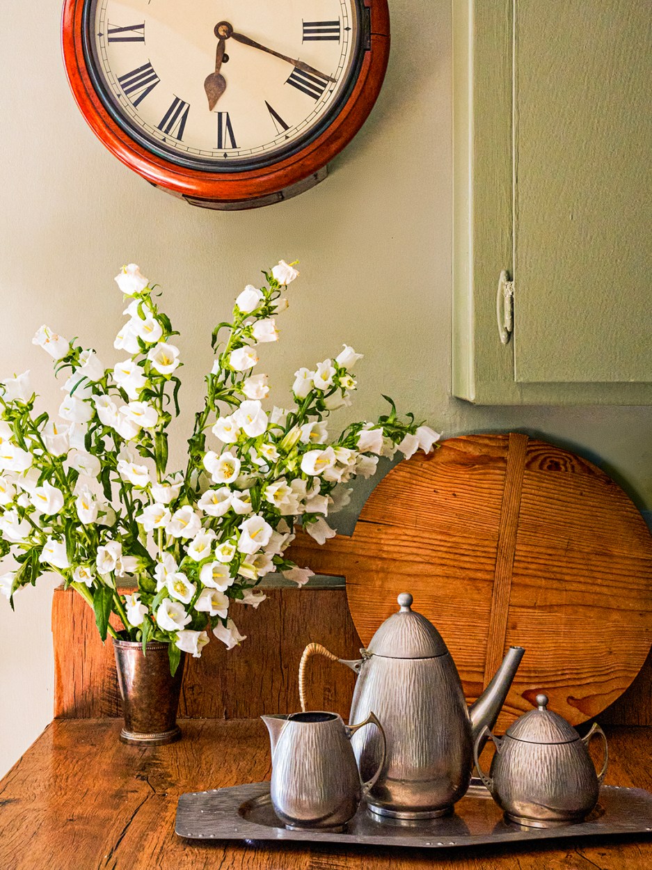 The Butcher Block Counters in This Rental Kitchen Are—Drumroll!—Contact ...