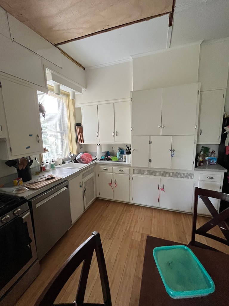 A Soapstone Island and Scalloped Pendants Brought This 1800s Kitchen ...
