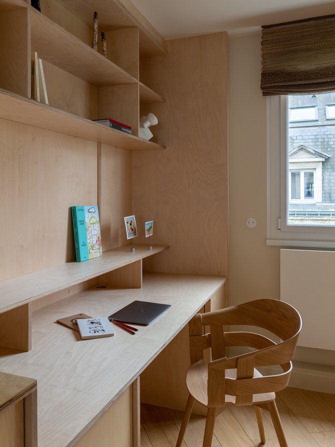 How a Designer Worked This Kitchen’s Awkward, Curved Wall Into the ...