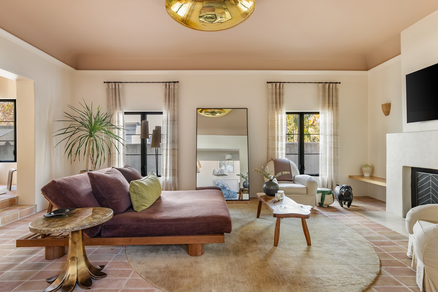 We Got a Full Tour of Kristen Bell’s House in "Nobody Wants This"