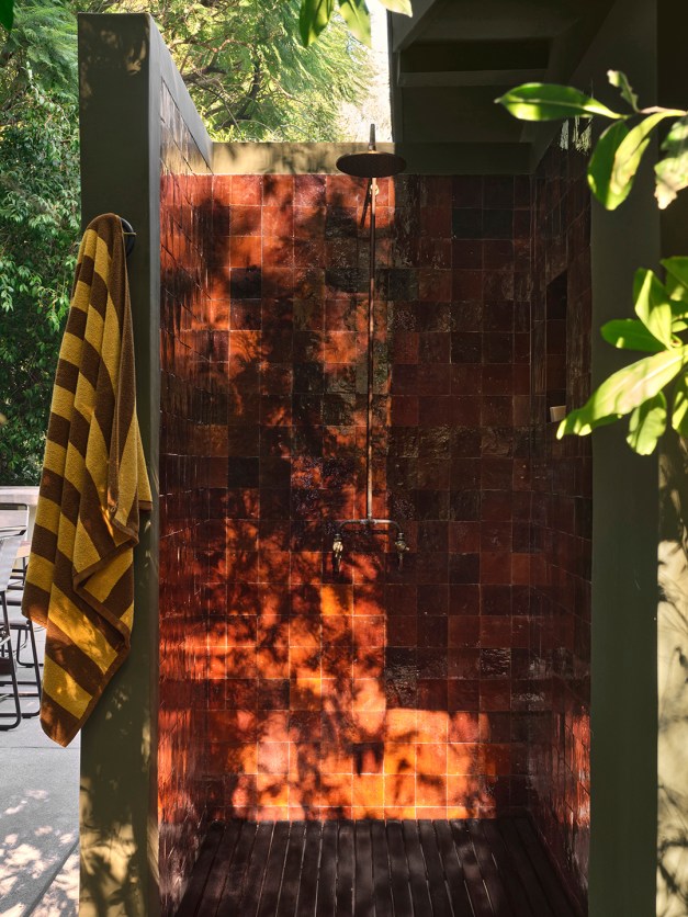 This L.A. Home's Outdoor Shower Rivals the Indoor One