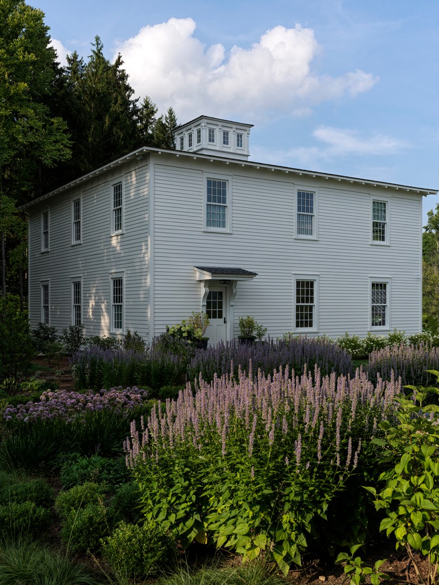 An 1820s Carriage House Where the Garage Is as Chic as the Billiards Room