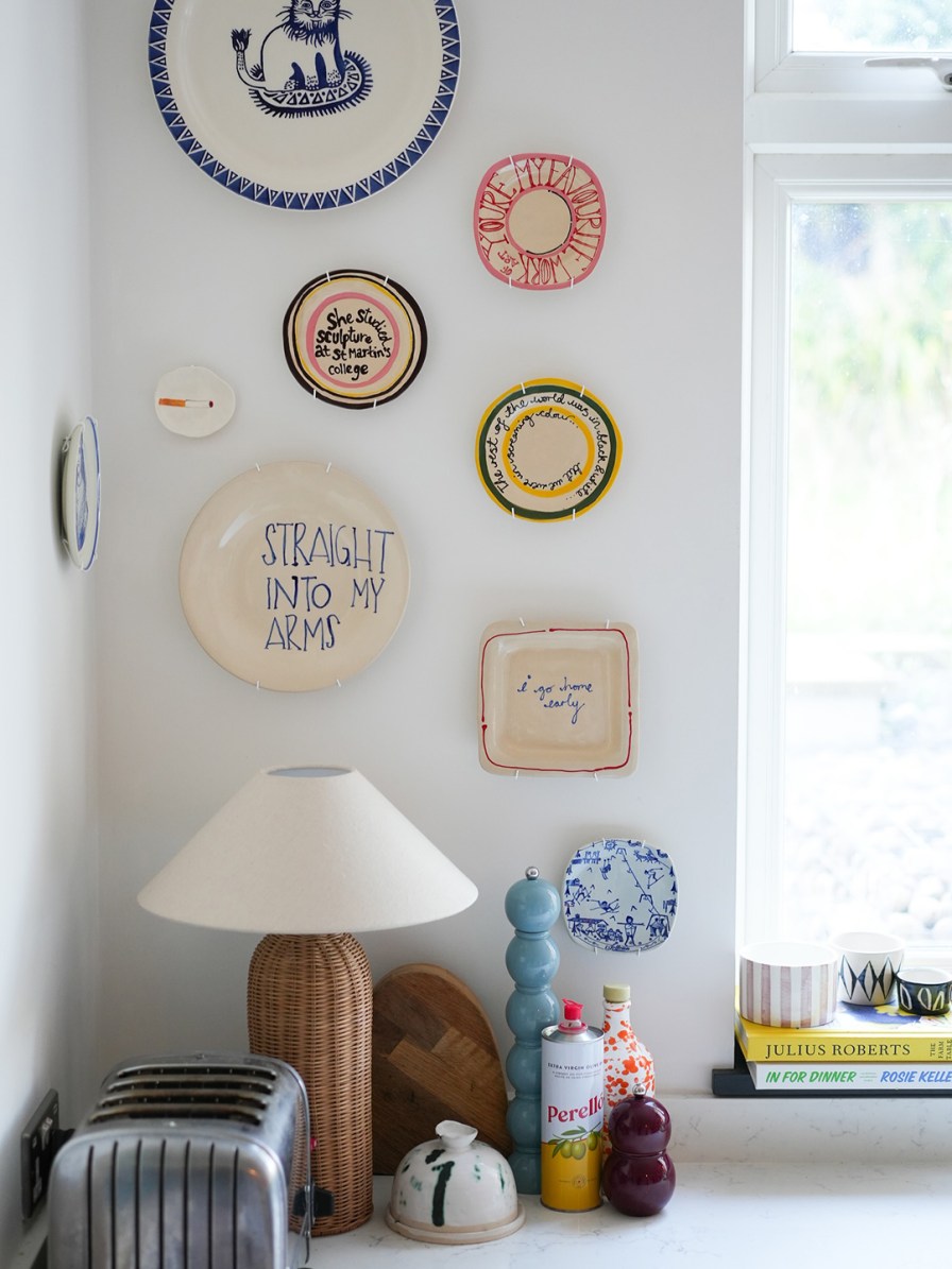 How to Create a Plate Wall That's Unfussy and Beginner-Friendly